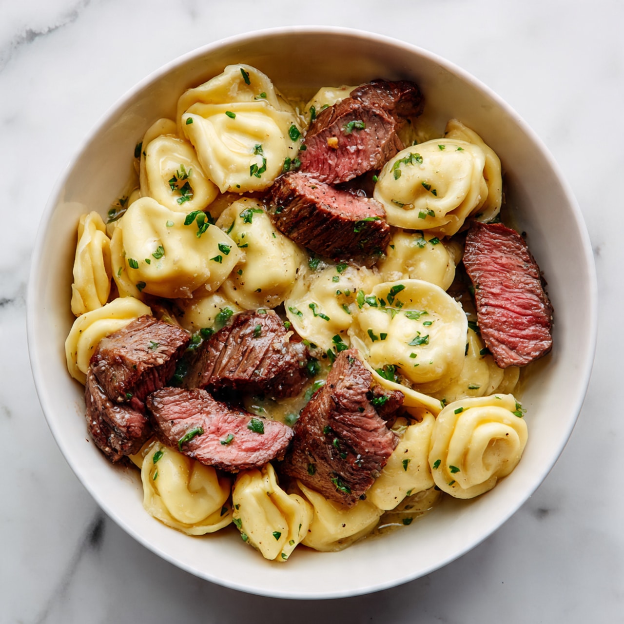 Creamy Garlic Steak Tortellini: Irresistible & Quick Dinner