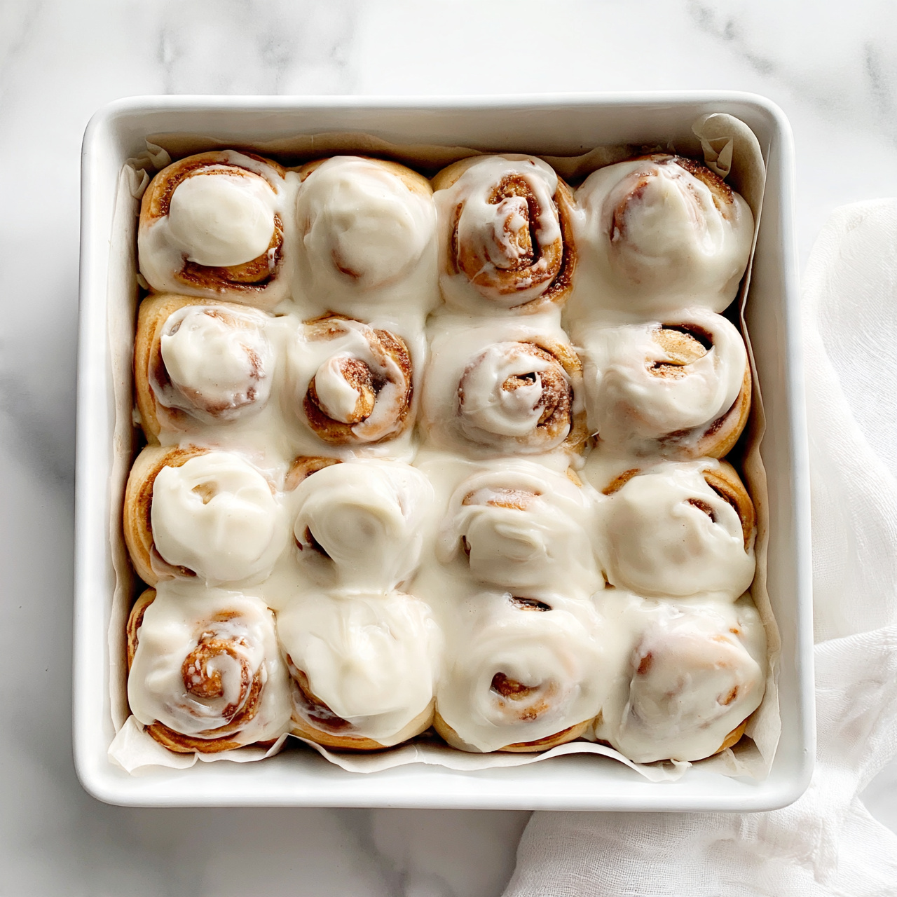 Homemade Cinnamon Rolls with Cream Cheese Frosting - Irresistibly Soft ...