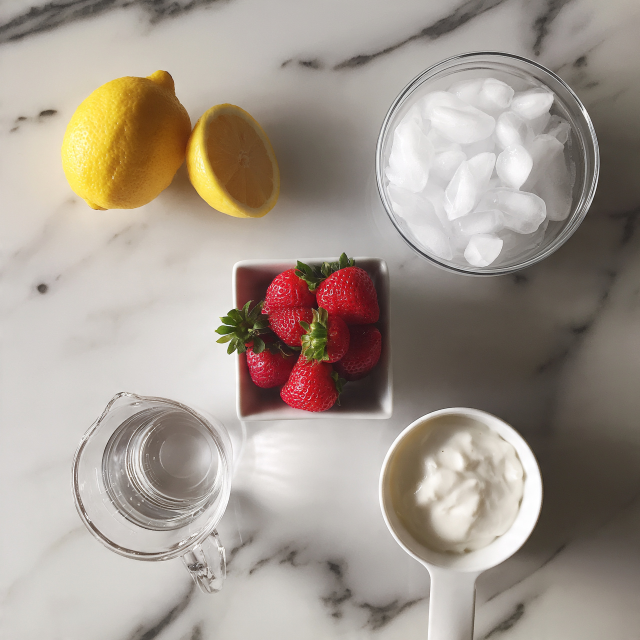 Strawberry Whiskey Lemonade: Refreshing Summer Cocktail